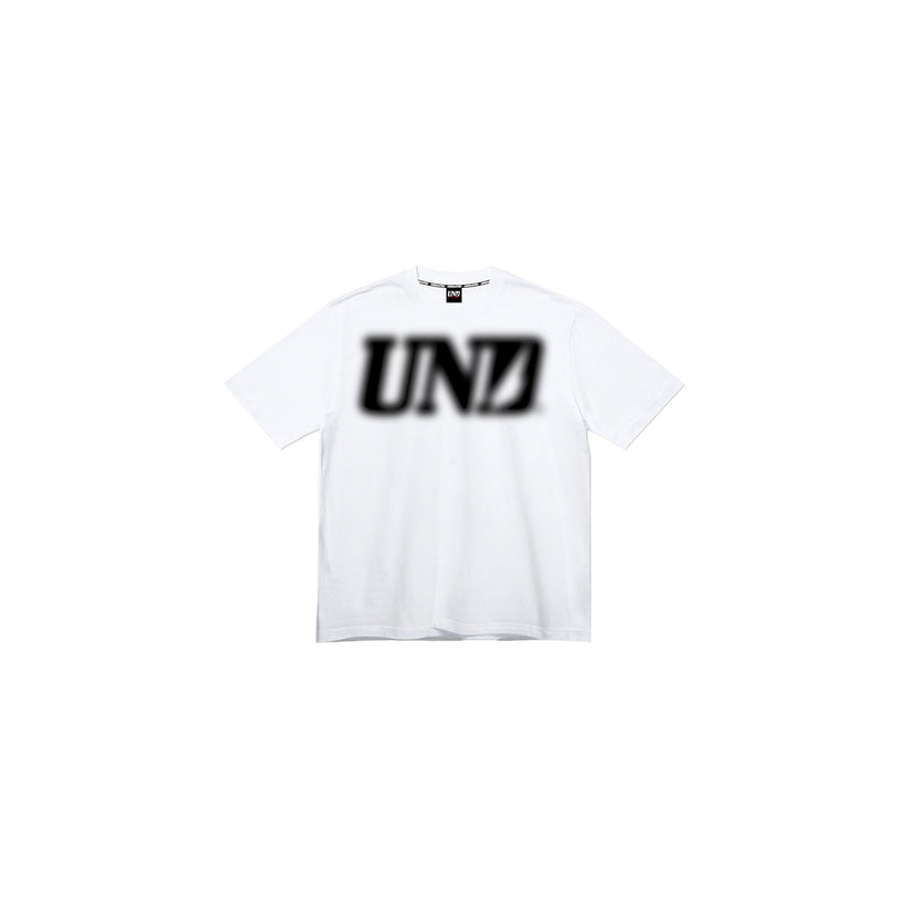 UND Logo Blur Tee in White – UNDRAFTED