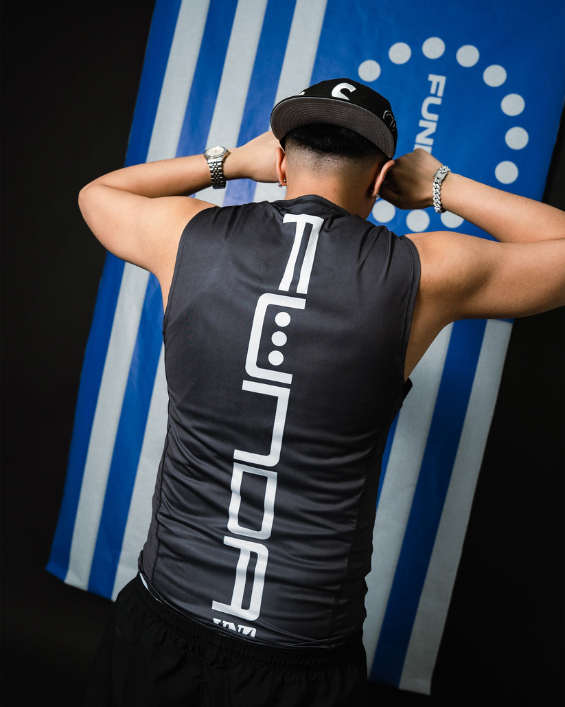 FUNDA athlētikós Compression Shirt in Black – UNDRAFTED